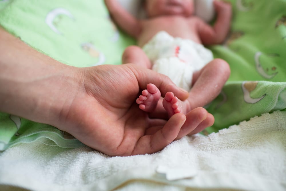 The power of touch for premature babies - Newborns - Mas & Pas