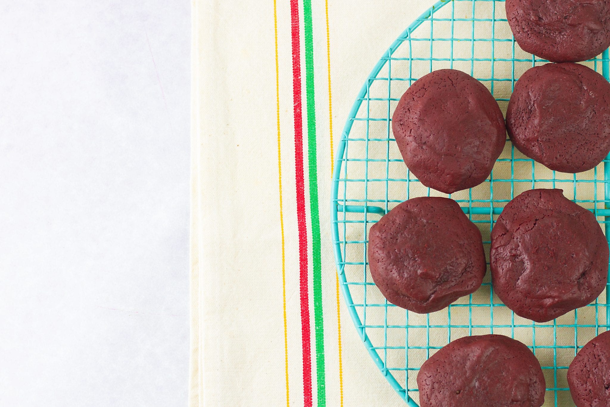 Red velvet cookies with chocolate fondant filling - MyKitchen - Mas & Pas