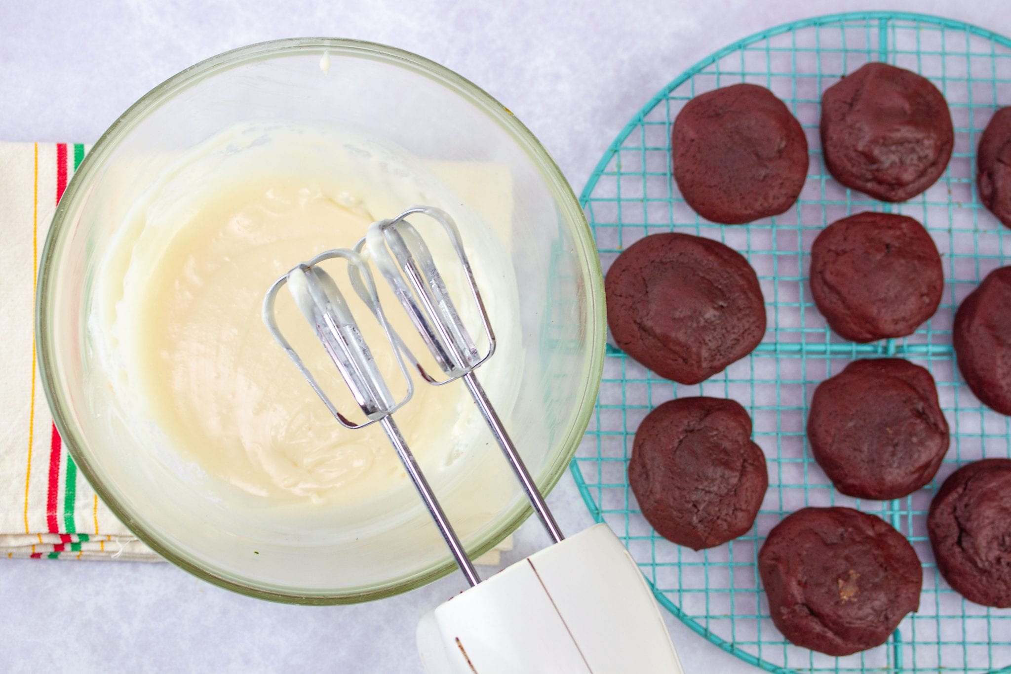 Red velvet cookies with chocolate fondant filling - MyKitchen - Mas & Pas