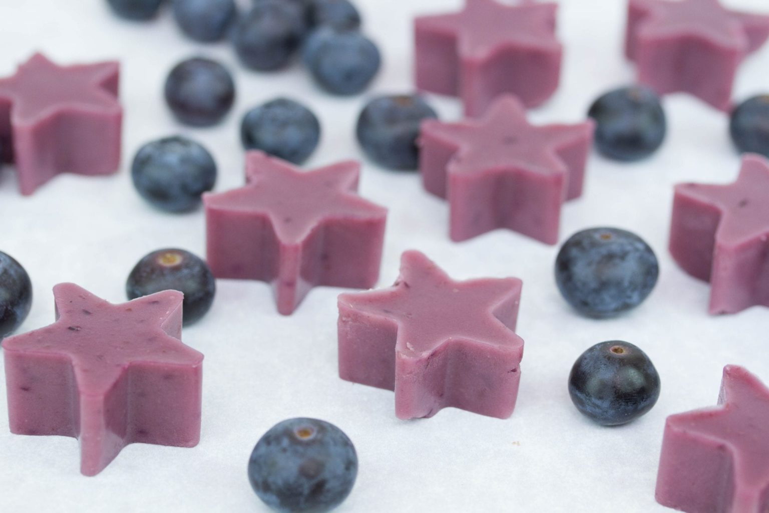Homemade sweets, chewy blueberry gummies | Healthy Snacks | Mas & Pas