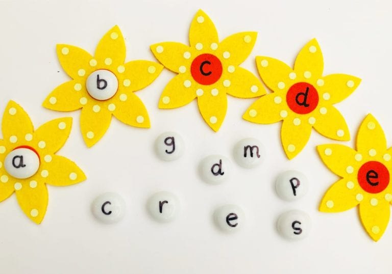 Alphabet pebbles learning game | Learning Fun | Mas & Pas