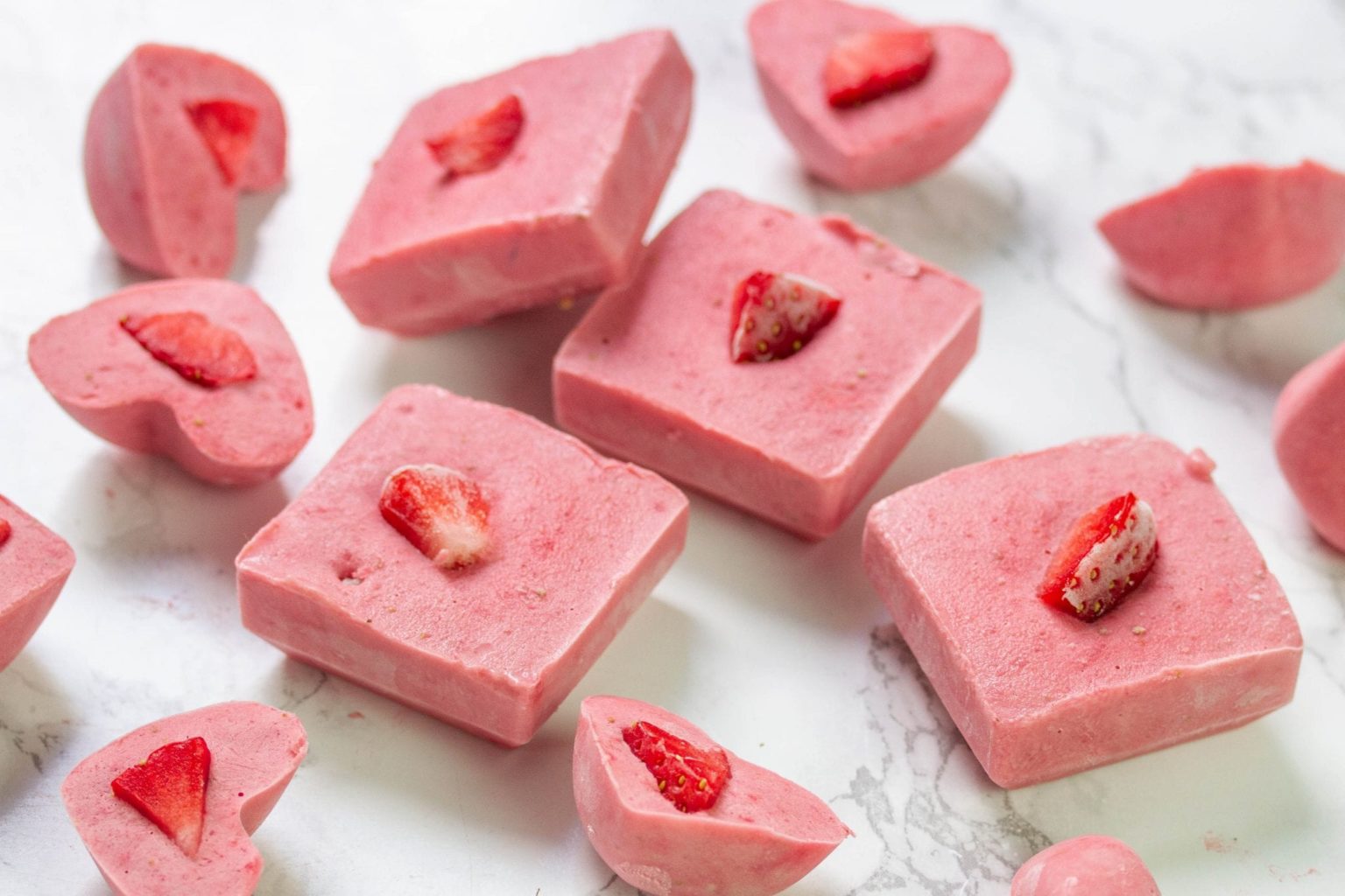 Frozen strawberry fruit chew bites | Healthy Snacks | Mas & Pas