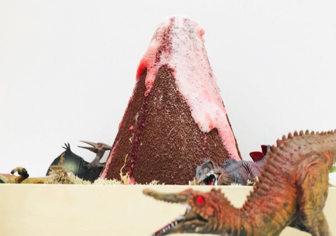 Make your own erupting volcano experiment | Learning Fun | Mas & Pas