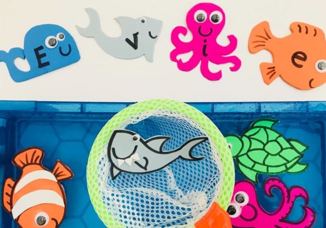 Fishing for Letters with Sea Creatures | Playtime Learning | Mas & Pas