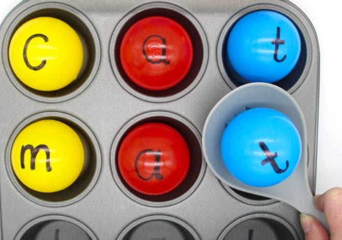 Phonics Blending and Word Building Fishing Game | Mas & Pas