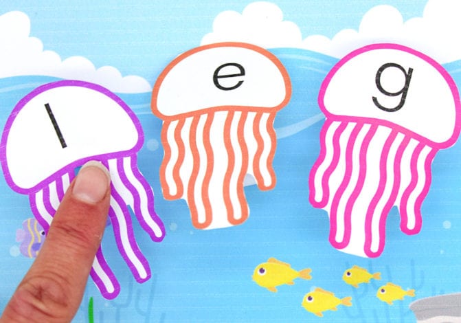 Wobbly Jellyfish Word Blending Activity | Playtime Learning | Mas & Pas
