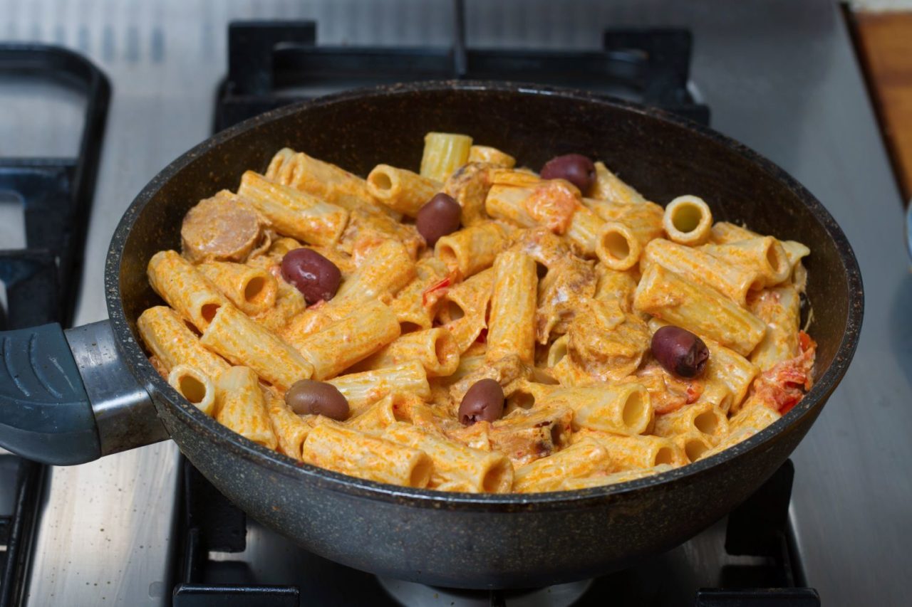 Gousto vs HelloFresh – Which is the Best Recipe Box in the UK?